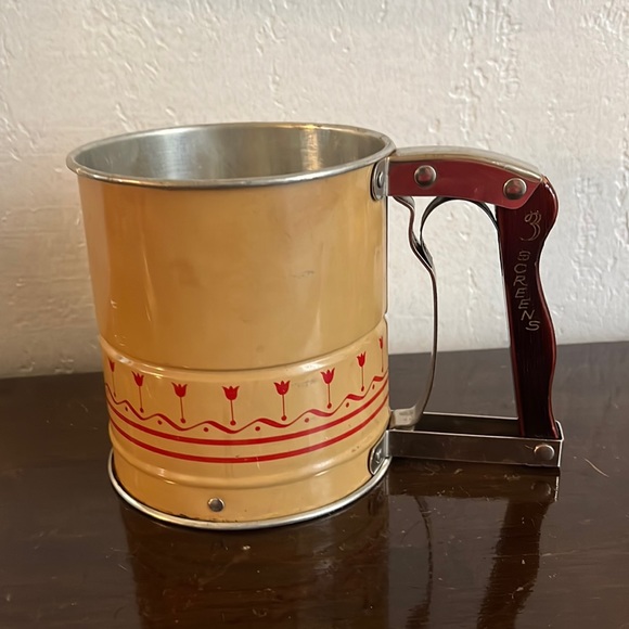 Kitchen | Vintage Flower Sifter | Poshmark
